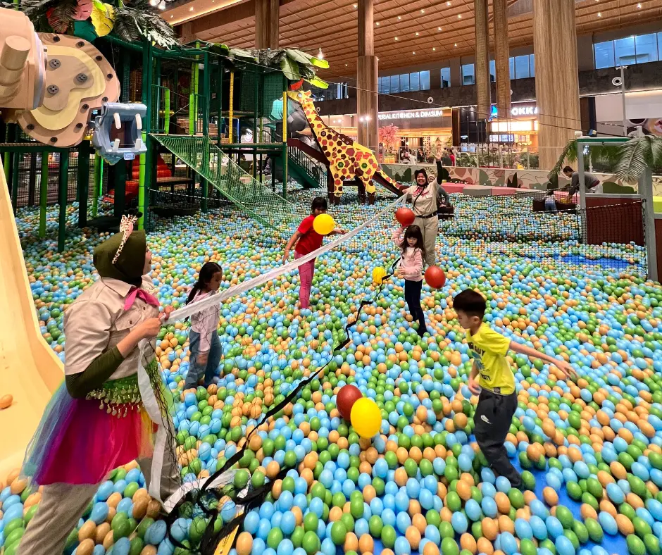 Kidzooona Safari: Indoor Playground Bertema "Petualangan Di Alam Bebas"